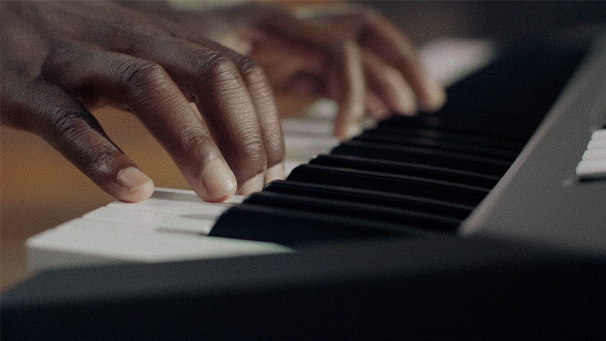 PSR-E483 - Overview - Portable Keyboards - Products - Keyboard ...